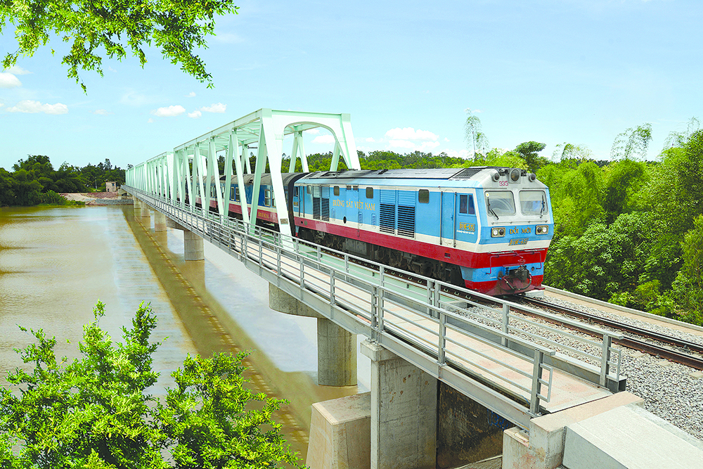 Travel Across Vietnam - Reunification Express Train Guide | Incredible ...