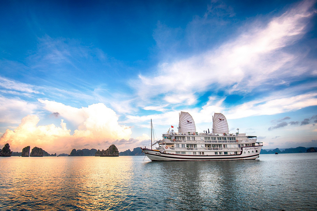 Signature Royal Cruise Ha Long Bay | Incredible Asia Journeys